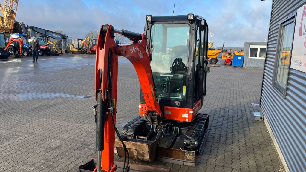 Kubota KX019-4 Tilt fæste med hydraulisk s30 hurtigskifte - AB ...